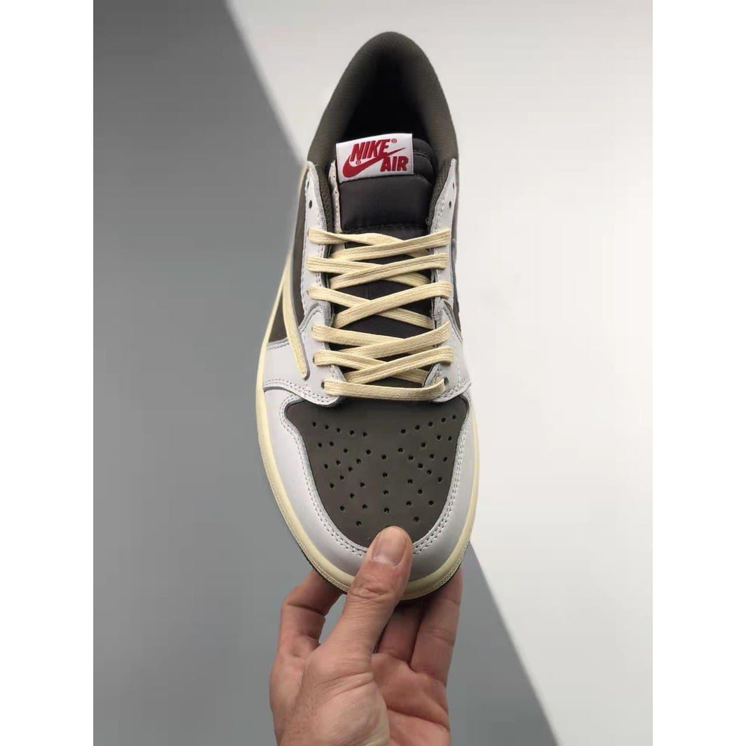 Travis Scott – theSnkrScout